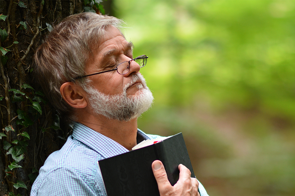 Follow These Steps To Reinvent Yourself After 60 - Veranda Club